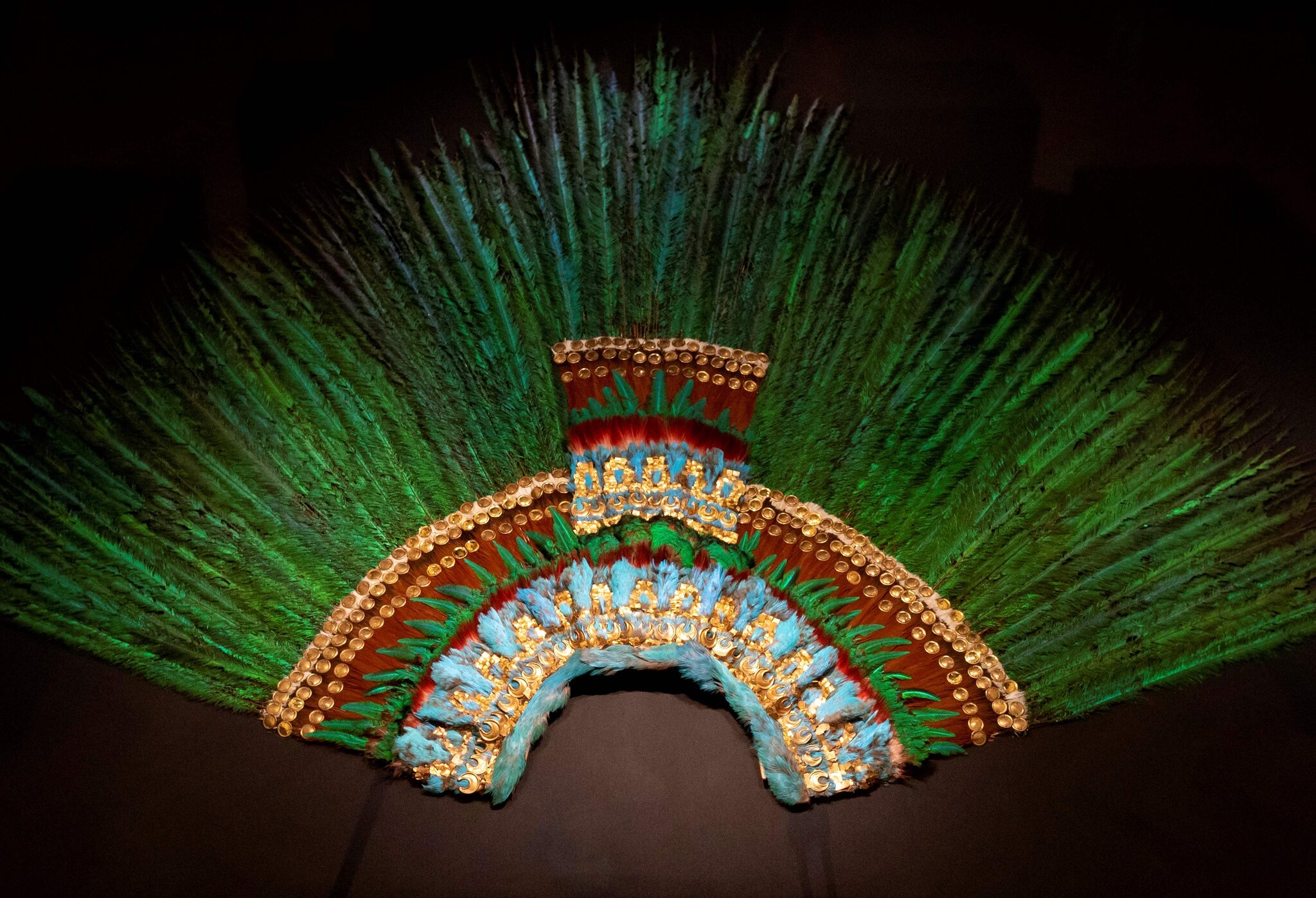 Del penacho de Moctezuma a los pájaros de Calakmul, de Alberto Barrera ...